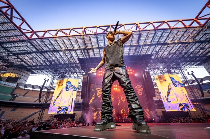 Lazza in concerto a Genova: il rapper mercoledì 16 luglio al Porto ...